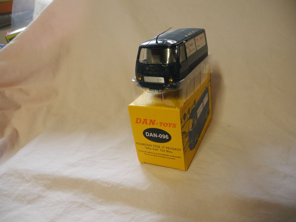 DAN-TOYS NR. DAN-096 PEUGEOT J 7 ALLO FRET TOIT BLEU MIB (Neu und ...