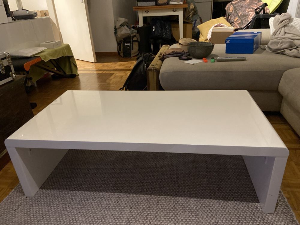 Table basse blanche (D'occasion) à Genève pour CHF 25 – retrait ...