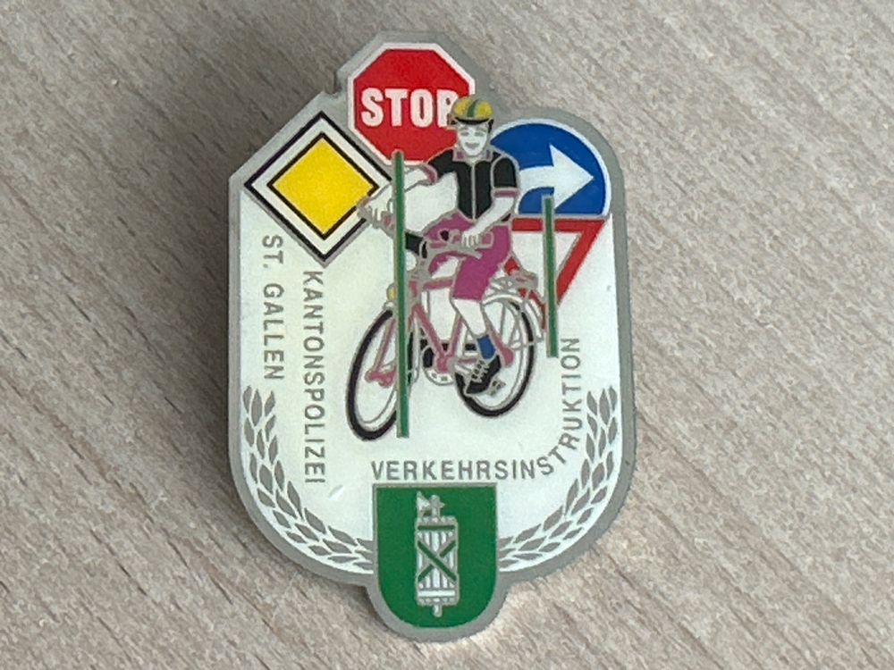 Pin Kantonspolizei St. Gallen Verkehrsinstruktion (Gebraucht) in Glattbrugg für CHF 1 – mit ...
