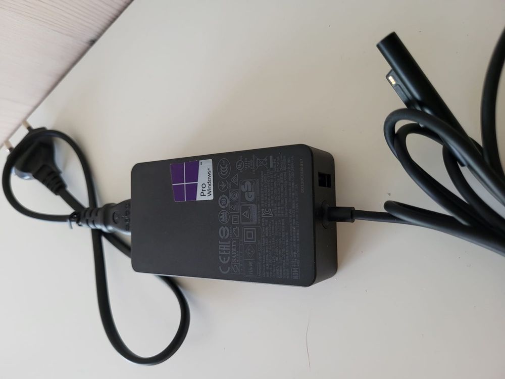 Original Microsoft Surface (Pro) Ladegerät / Netzteil | Kaufen auf Ricardo Original Microsoft Surface (Pro) Ladegerät / Netzteil | Kaufen auf Ricardo