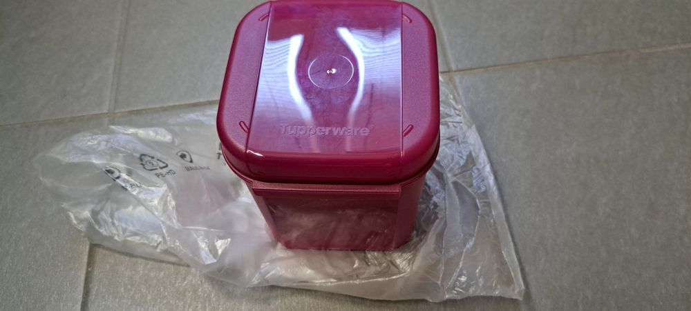 Tupperware, signature, 1.2l (Neu und originalverpackt) in Lussery ...
