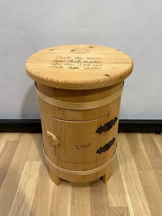 Rustikaler Holz Hocker mit Stauraum für Wein und Gläser (Gebraucht) in ...