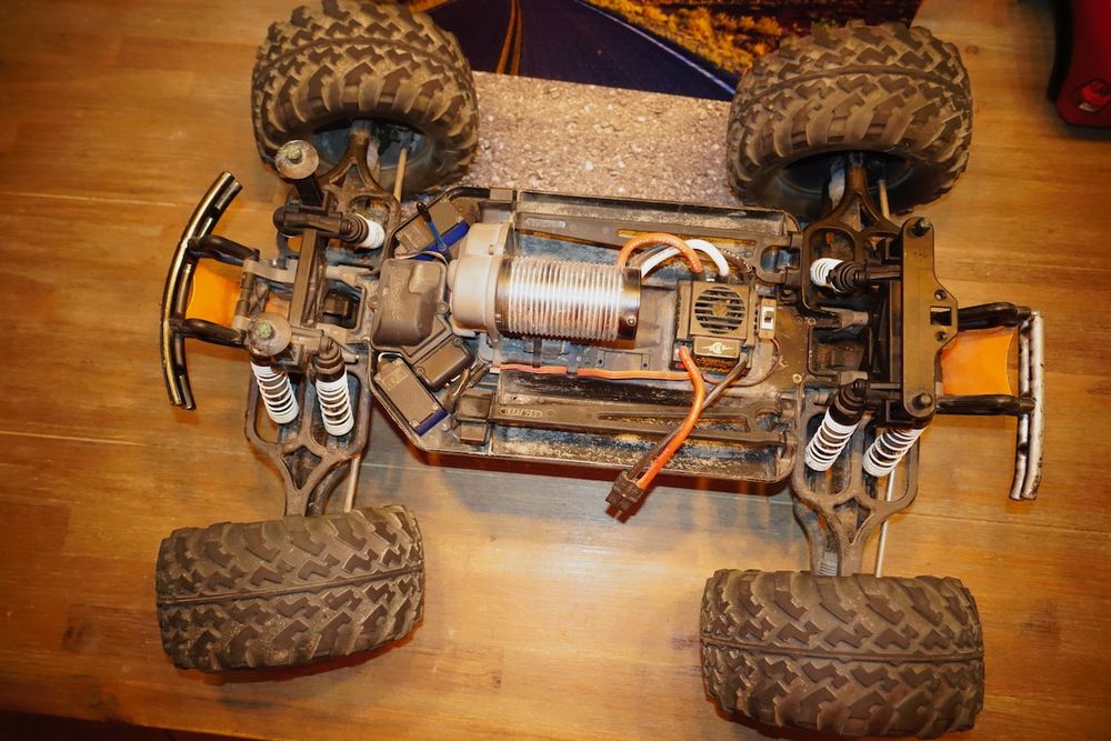 Traxxas E-Maxx 4x4 Brushless 1/8 Dodge RAM (Gebraucht) in Engelburg für ...