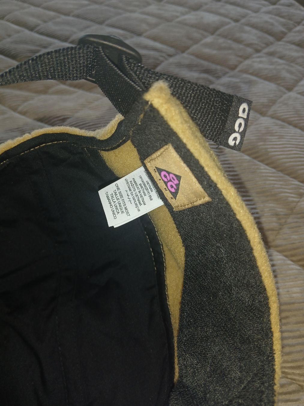 Nike ACG Fleece Kappe, Beige, Top Zustand für den Winter! (Neu (gemäss ...