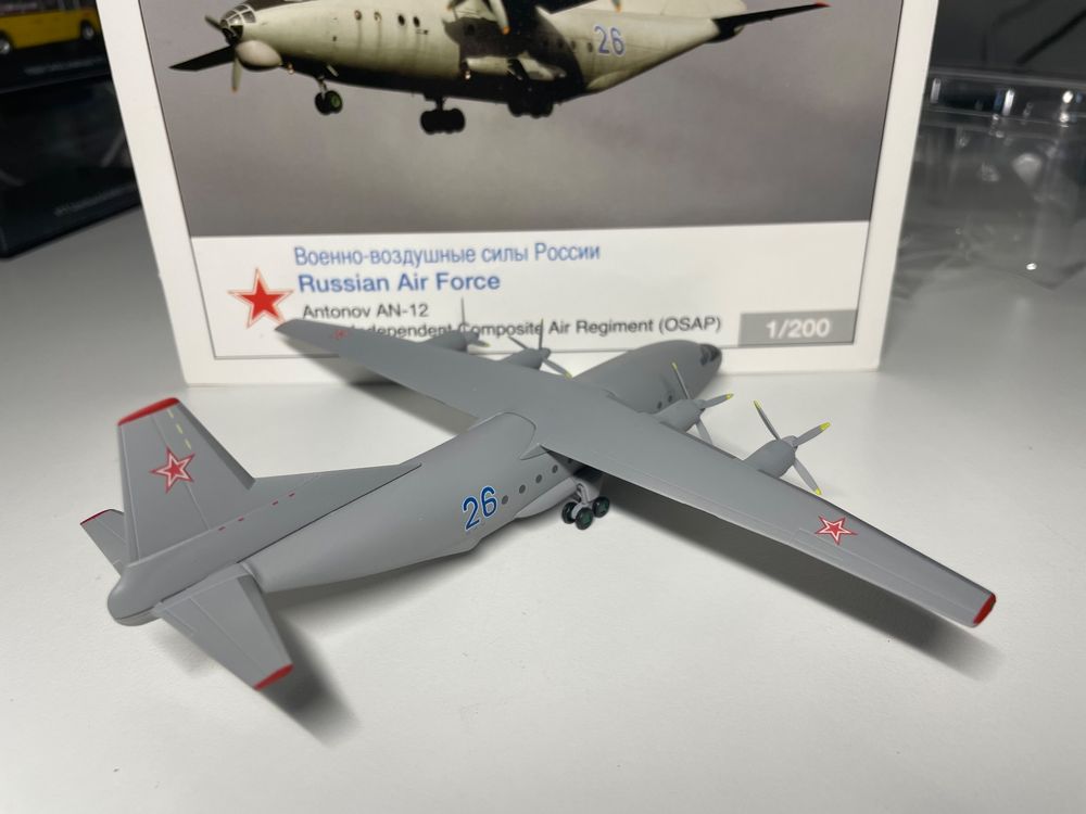 Antonov An-12 Russian Air Force #26 1/200 (Neu und originalverpackt) in ...