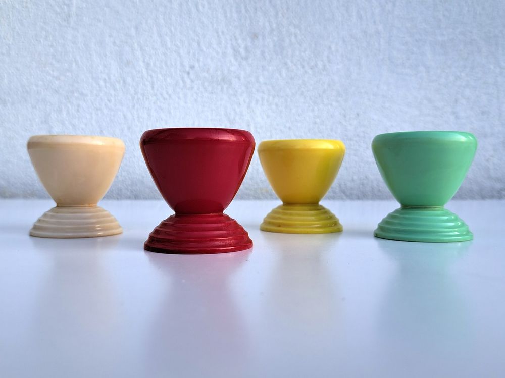 4 bunte Eierbecher REVOLIT Kunststoff Vintage 50er Jahre (Gebraucht) in ...