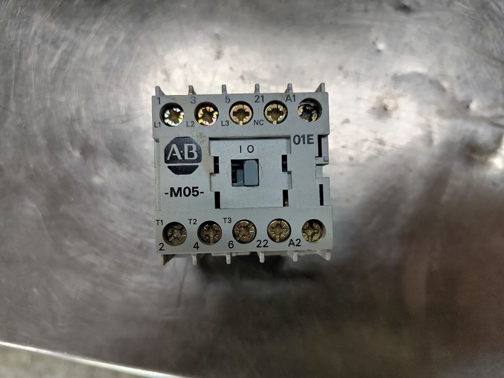 Allen-Bradley 100MO5NZ Schütz (Gebraucht) in Kleindöttingen für CHF 1 ...
