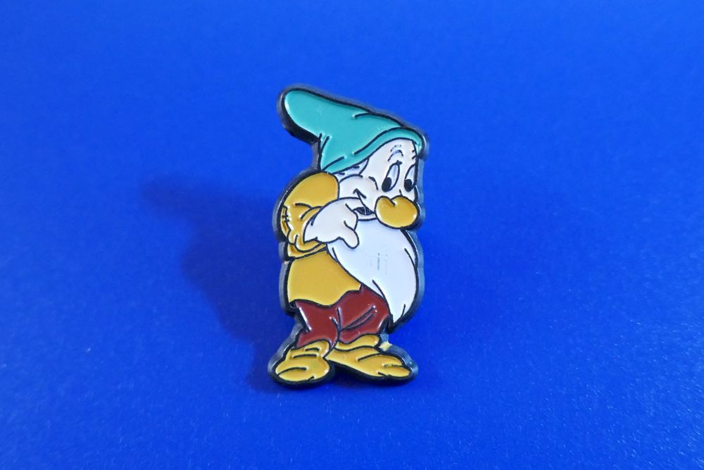 Pin's Nain Timide - Blanche Neige et les Sept Nains - Disney | Kaufen ...