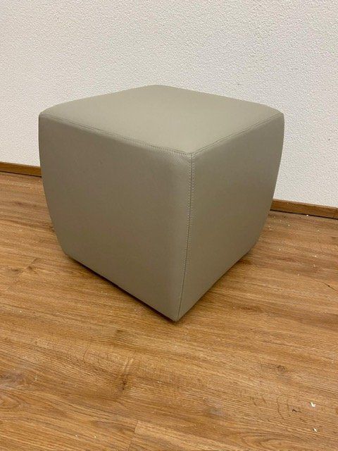 2 Stk. Moderne Leder Hocker/Fusssstützen beige (Neu (gemäss ...