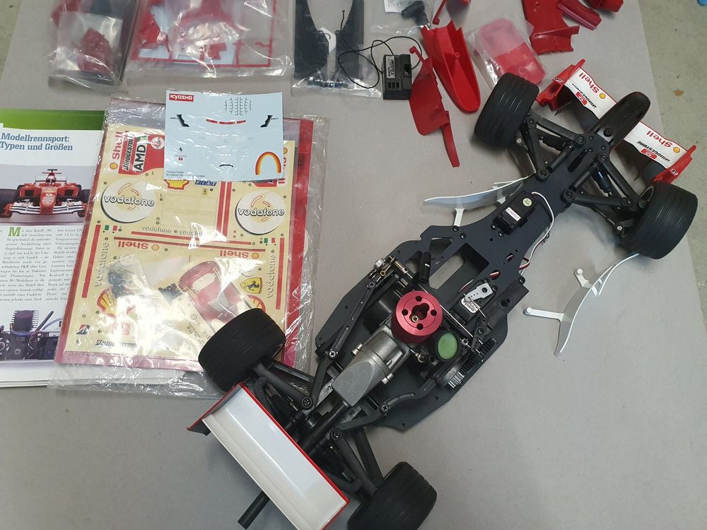 Kyosho F1 Ferrari F2004 2WD 1:8 Nitro RC Verbrenner Chassis (Defekt) in ...