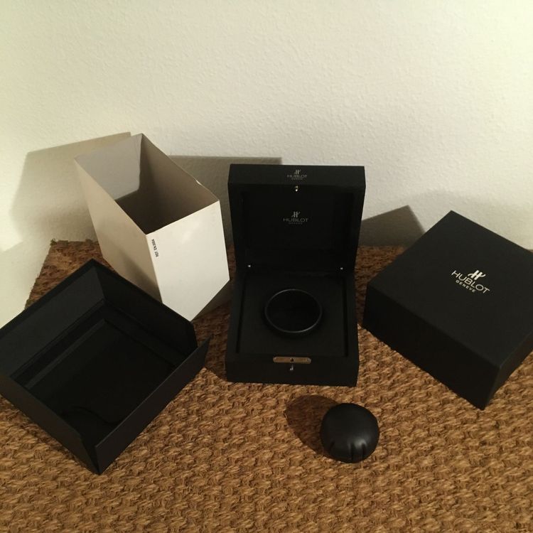HUBLOT WATCH BOX WOOD (Gebraucht) in Zürich für CHF 60 – mit Lieferung ...