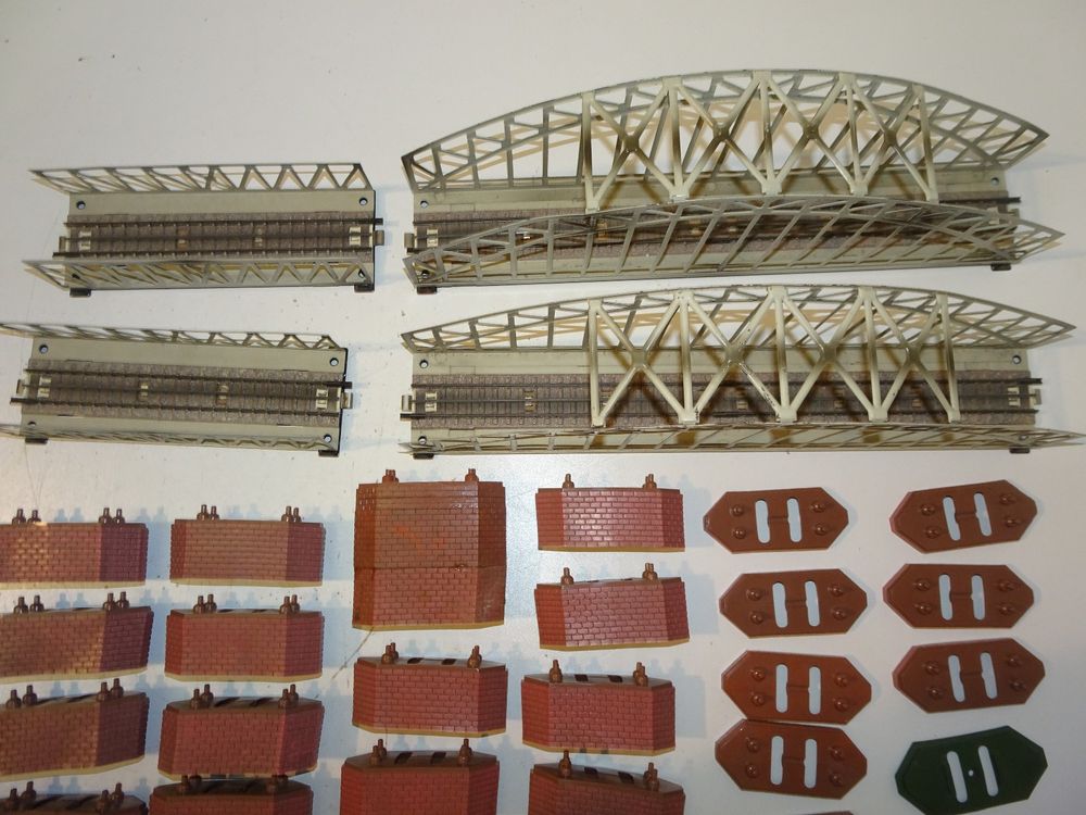 4 Märklin M-Gleis Metallbrücken Pfeiler HO (Gebraucht) in Emmenbrücke ...