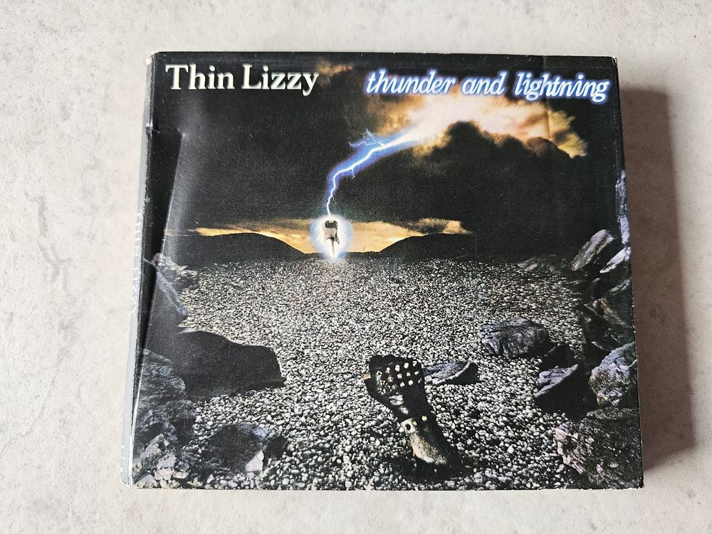 Thin Lizzy - Thunder And Lightning / 2 CD Deluxe Expanded (Gebraucht) in Schneisingen für CHF 8. ...