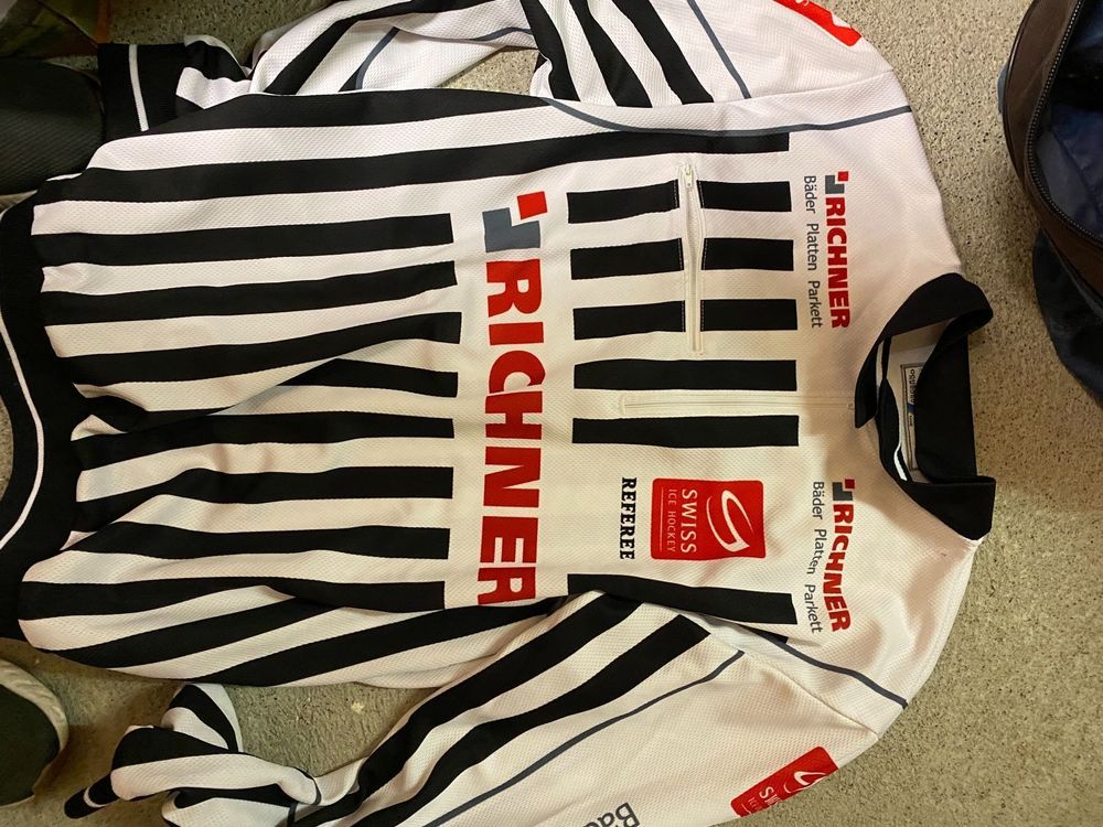 Original Swiss Icehockey Referee Shirt (Gebraucht) in Davos Platz für ...