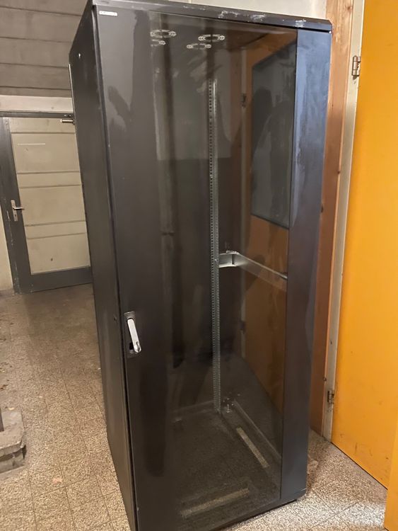 Server Schrank mit Schlüssel Marke GIGAMEDIA | Kaufen auf Ricardo