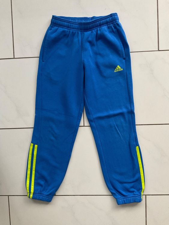 Adidas Trainerhose Gr.140 (Gebraucht) in Biel-Benken BL für CHF 12 ...