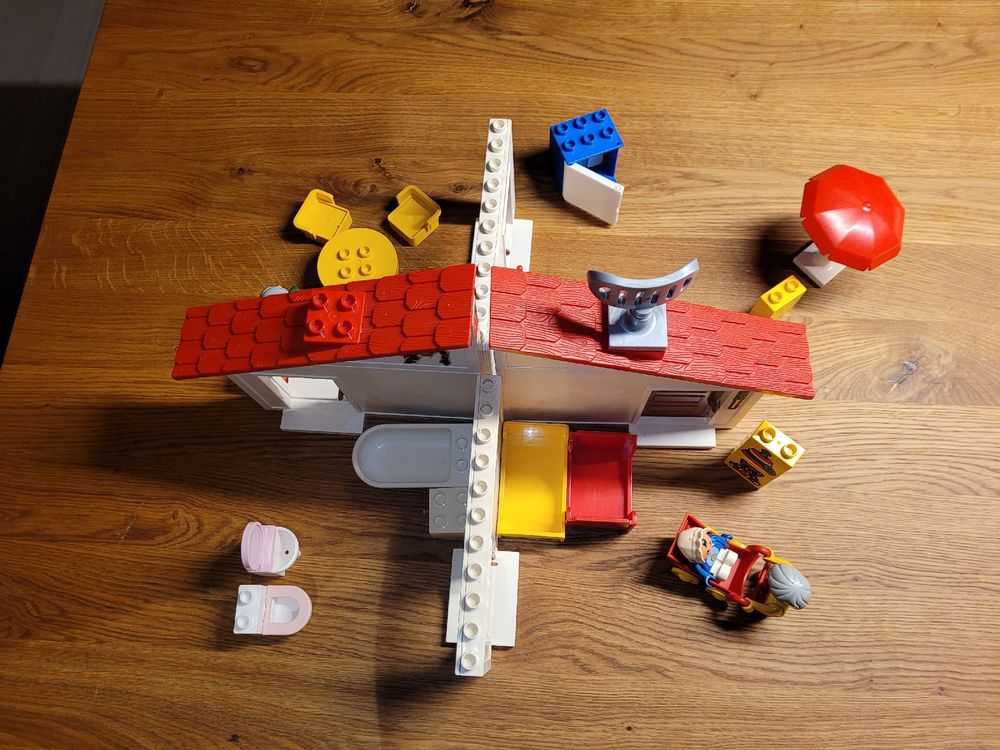 Lego Duplo Haus alt (Gebraucht) in frutigen für CHF 50 – mit Lieferung ...