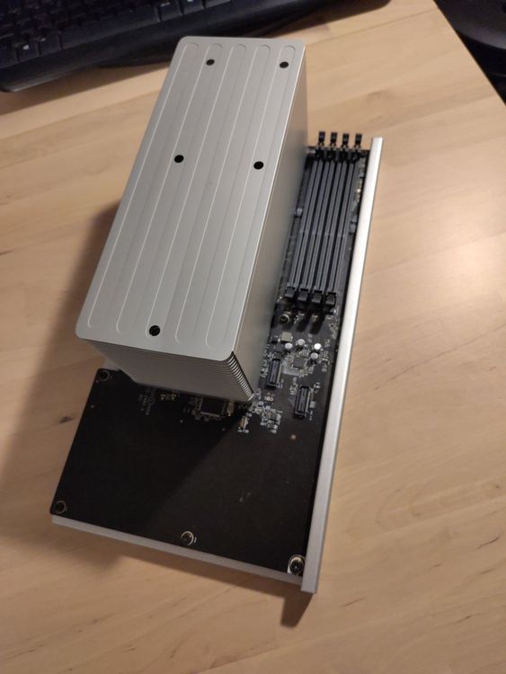 Mac Pro 4,1/5,1 CPU tray DEFEKT (Defekt) in Bern für CHF 10 – nur ...