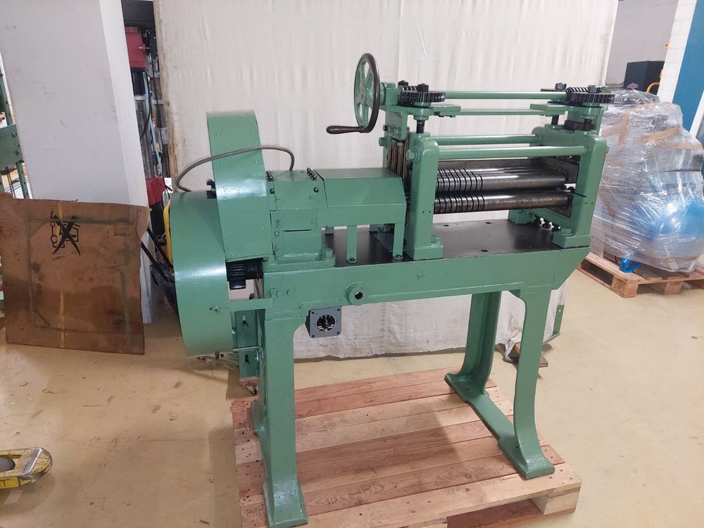 Richtmaschine für Draht und Bleche ab Rolle (D'occasion) à Aarwangen pour CHF 300 – retrait ...