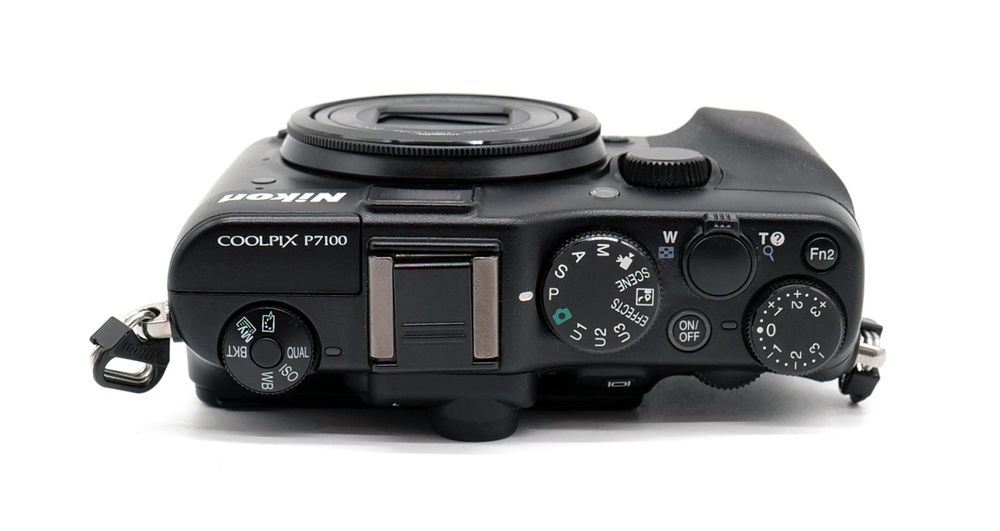 Nikon COOLPIX P7100 10.1MP Digitalkamera, 7.1x opt. Zoom, VR (Gebraucht ...