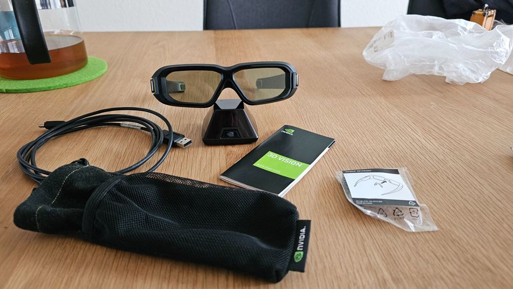 nVidia GeForce 3D Vision 2 Kit, Brille + USB-Controller (Gebraucht) in ...
