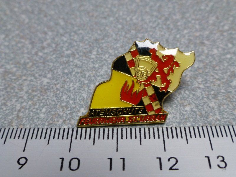 PIN PINS FEUERWEHR FIREFIGHTER (Gebraucht) in Gränichen für CHF 4 – mit ...