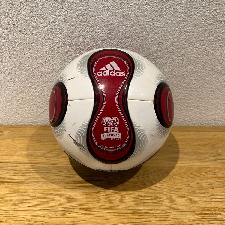 Original Adidas Fussball Teamgeist rot (Gebraucht) in Balzers für CHF ...