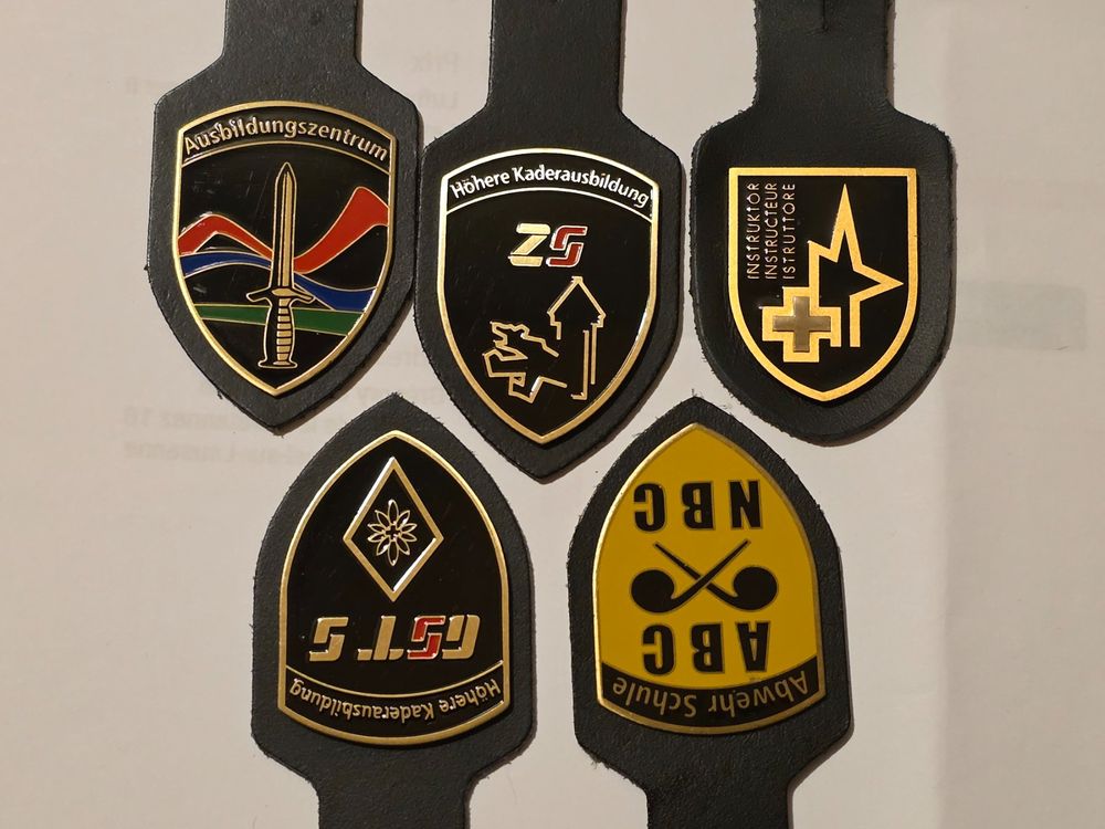 5x Armee Abzeichen Pucelle (Gebraucht) in Nyon für CHF 9 – mit ...