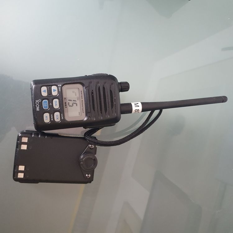 ICOM M87 See Handfunkgerät mit ICOM Handmicrophon HM-138 | Kaufen auf ...