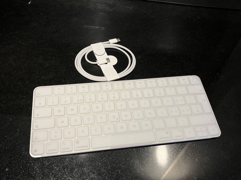 Apple Magic Keyboard (Neu (gemäss Beschreibung)) in Salmsach für CHF 65 ...