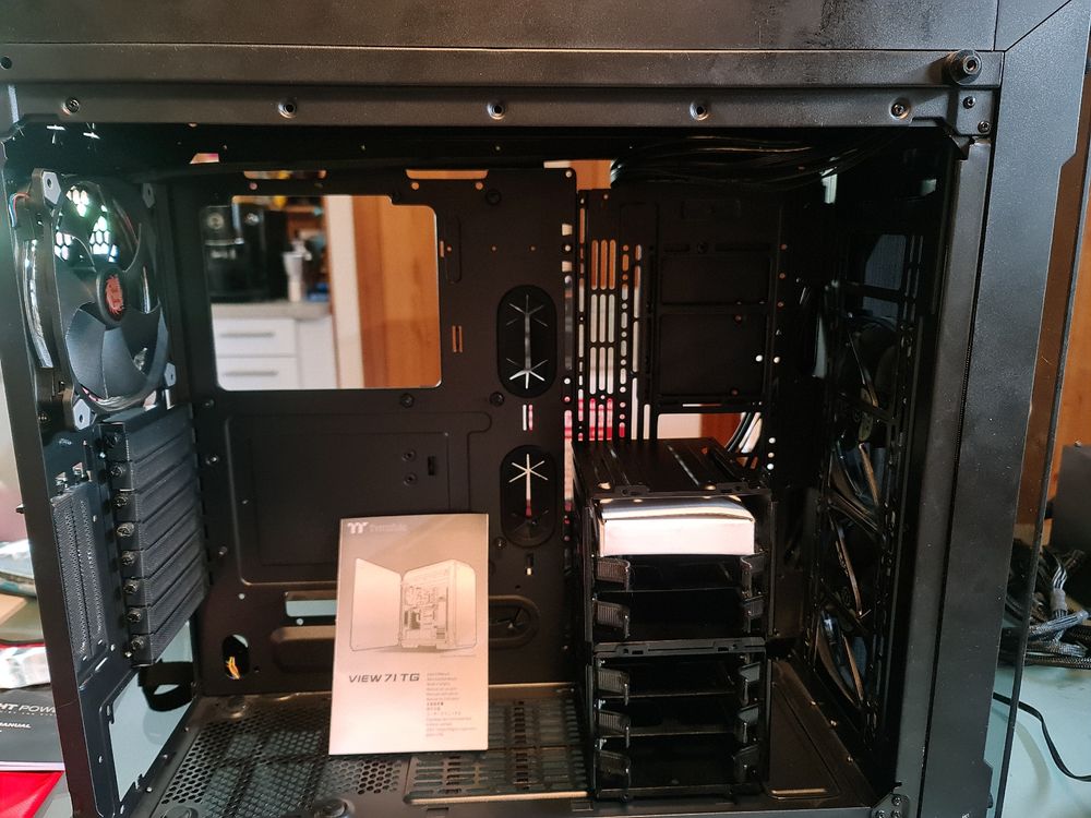 Thermaltake View 71 TG - Big Tower - RGB - Tempered Glass 💻 (Gebraucht ...