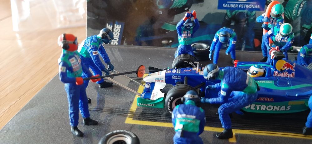Sauber C21 Red Bull F1 Pit Stop Diorama Minichamps 1:43 (Neu und ...