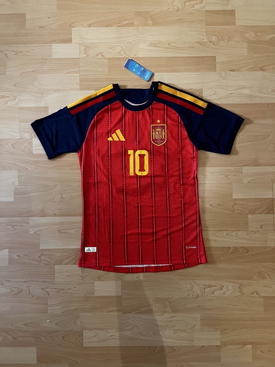 Spain Jersey 2026 Lamine Yamal (Neu und originalverpackt) in Estavayer ...
