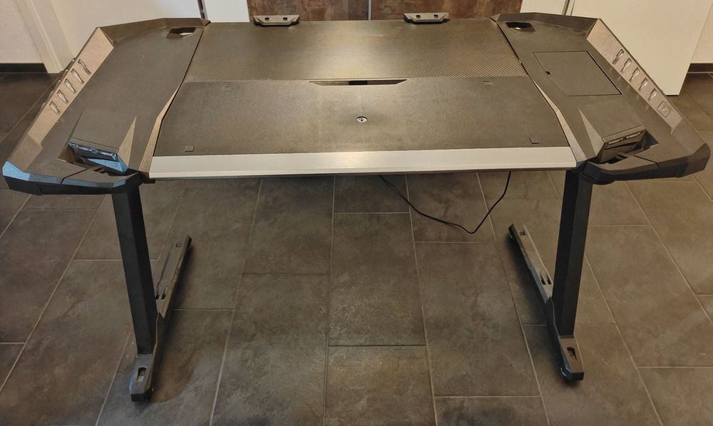 Gaming Pult / Computer Tisch (Gebraucht) in Buch b. Märwil für CHF 51 ...