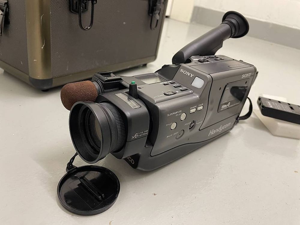 Sony Video 8 Video Camera Recorder CCD-F330E (Gebraucht) in Zürich für ...