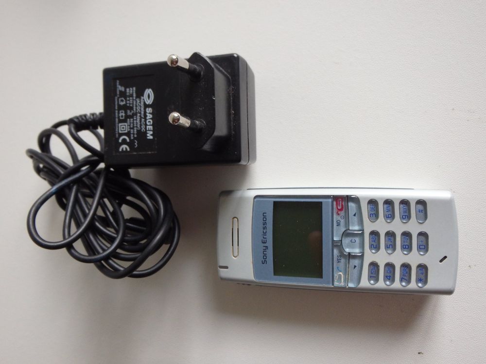 4 Vintage Mobil Telefone 2 Motorola Sony Ericson Sagem (Gebraucht) in ...
