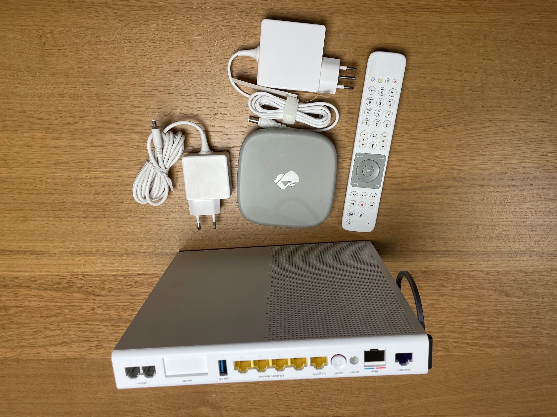 Swisscom Internet und TV Box - WLAN Router & TV für Zuhause. (Gebraucht ...