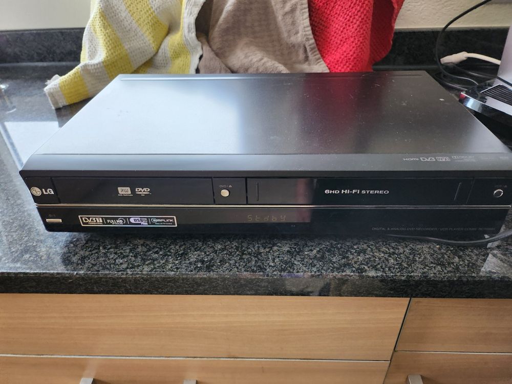 LG 8HD Hi Fi Stereo Digital Analog DVD Recorder VCR (Defekt) in ...
