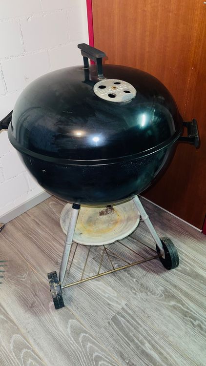 Weber Grill Holzkohlegrill (Gebraucht) in Schönenbuch für CHF 25 – nur Abholung auf Ricardo kaufen