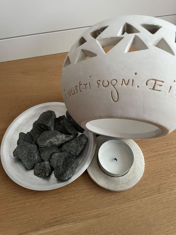 Weisse Duftlampe aus Keramik/Ton mit Aufguss-Steinen (Gebraucht) in Immensee für CHF 8 – mit ...