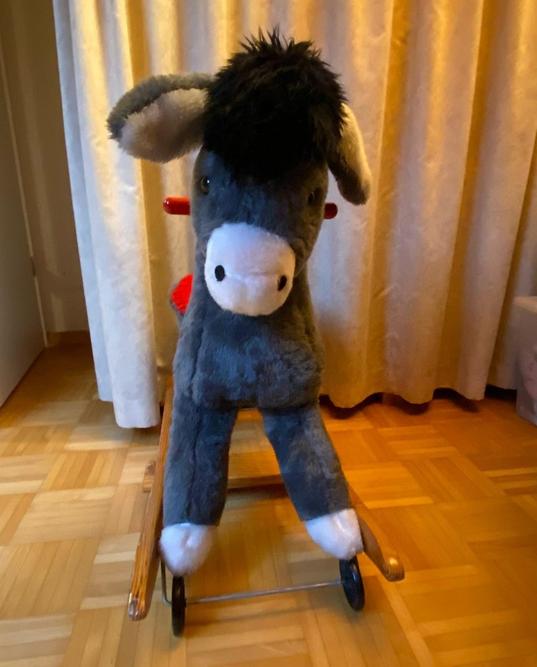 Spielzeugesel (Schaukel und mit Rädern) (Gebraucht) in Oberdorf SO für ...