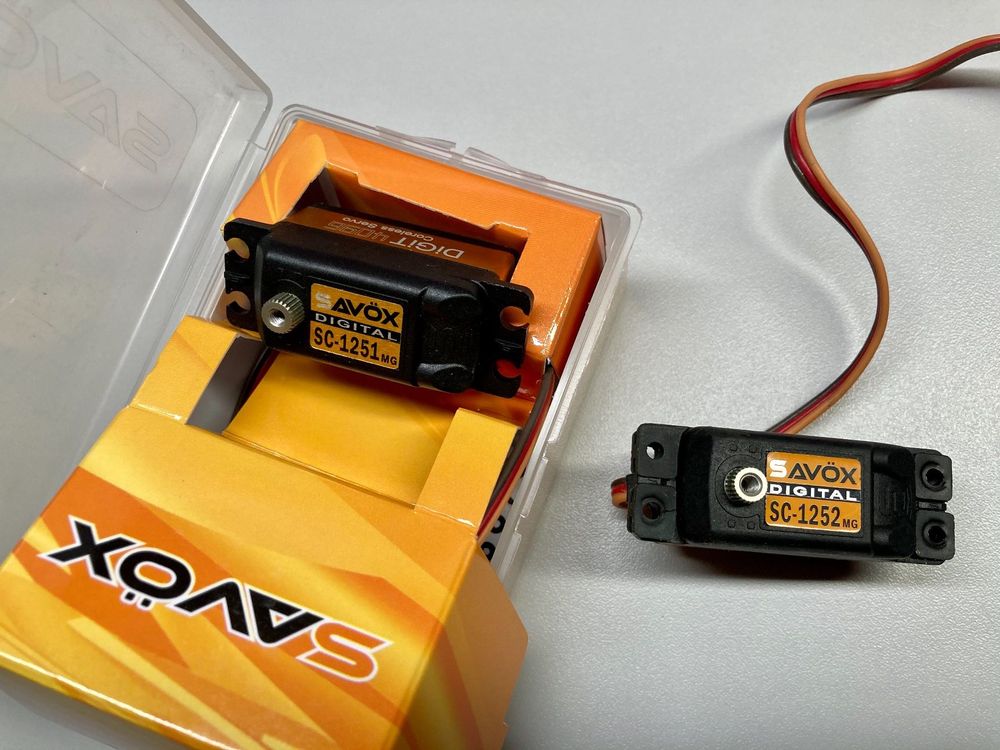 2 Savöx Servos low profile 1x SC-1251MG, 1x SC-1252 MG (Neu (gemäss ...