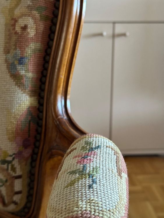 Fauteuil en bois avec motifs en points de gobelin | Kaufen auf Ricardo