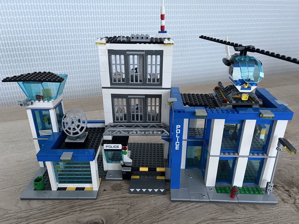 Lego City Polizeistation 60047 (Gebraucht) in Ernetschwil für CHF 30 ...
