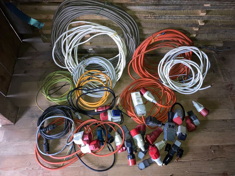 Lot Starkstrom Kabel und Stecker für Bastler (Gebraucht) in Urtenen ...