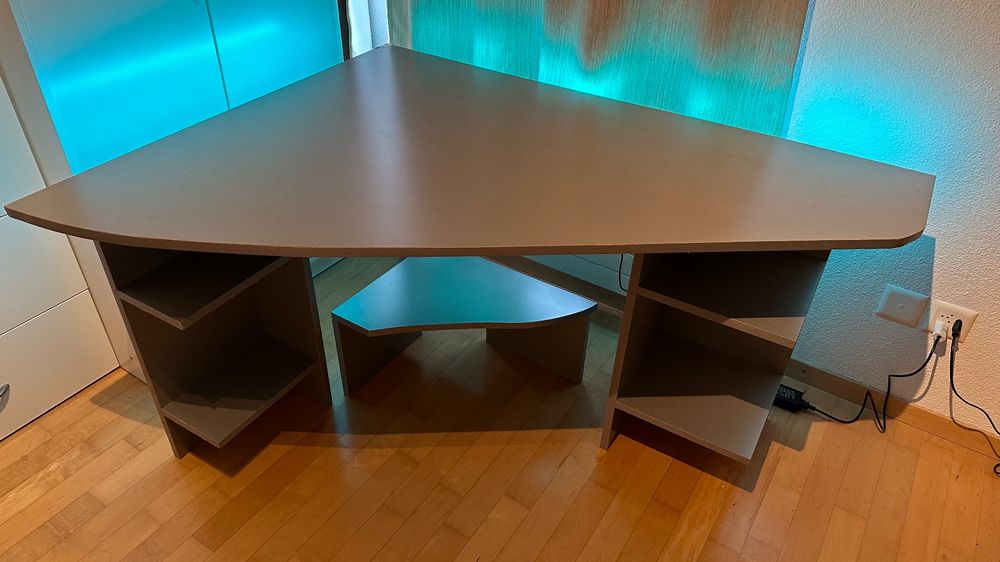 Ecktisch, PC-Tisch, Gaming-Tisch mit RGB WIFI LED (Gebraucht) in ...