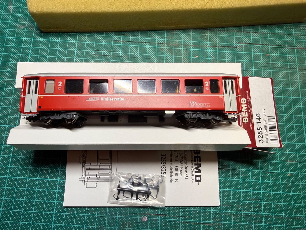 Bemo 3255 146 RhB B 2456 EW I BB rot, Personen in OVP. (Gebraucht) in ...