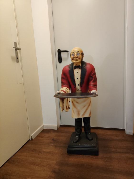 Butler/Kellner mit Tablett | Kaufen auf Ricardo