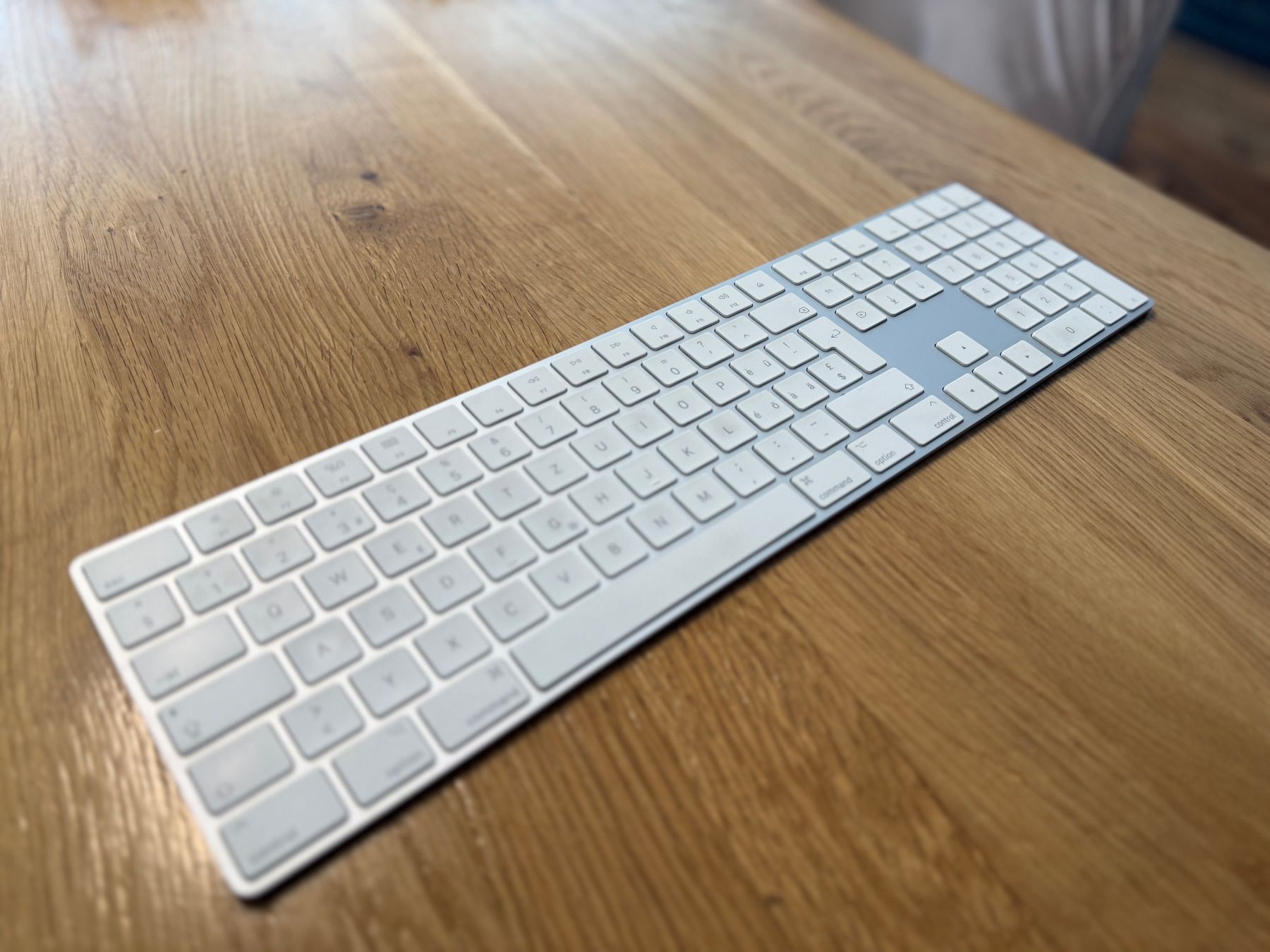 Apple Magic Keyboard mit Ziffernblock – QWERTZ, Silber/Weiss (Gebraucht ...