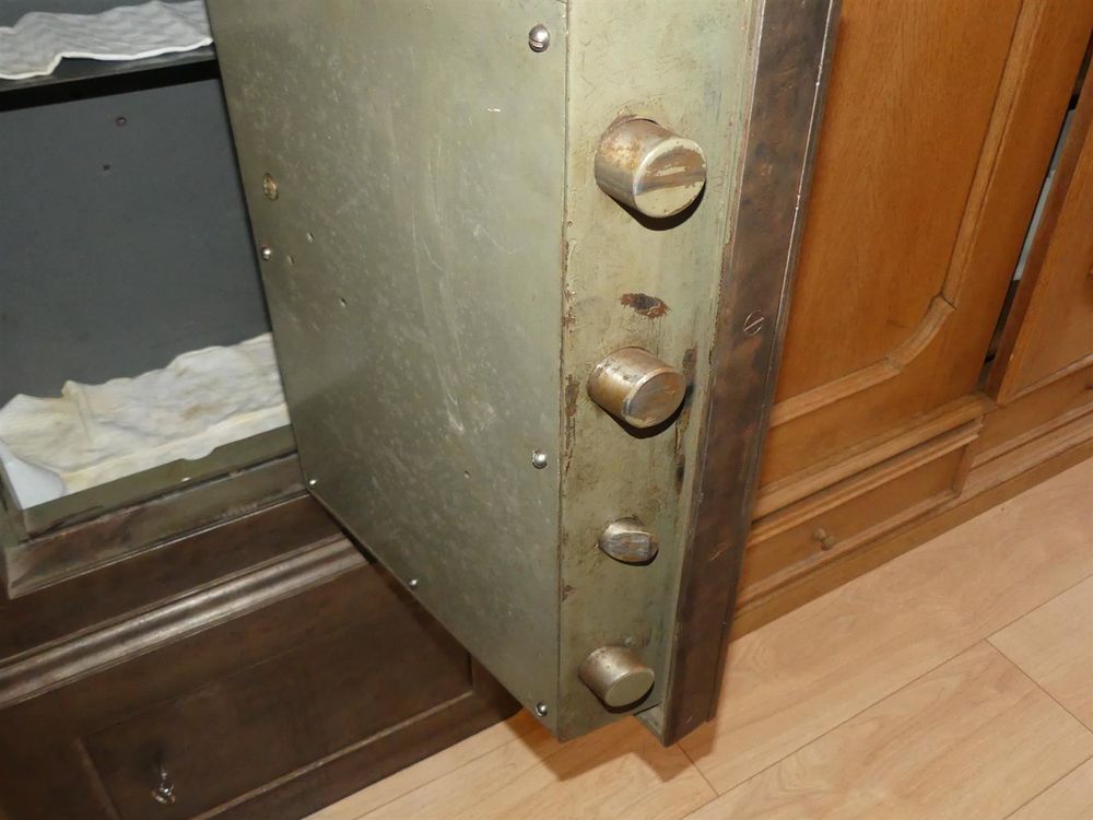 Alter Tresor Fichet Paris (Antik) in für CHF 253 – nur Abholung auf ...